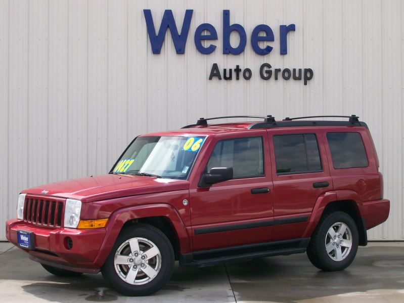 2006 Red Jeep Commander