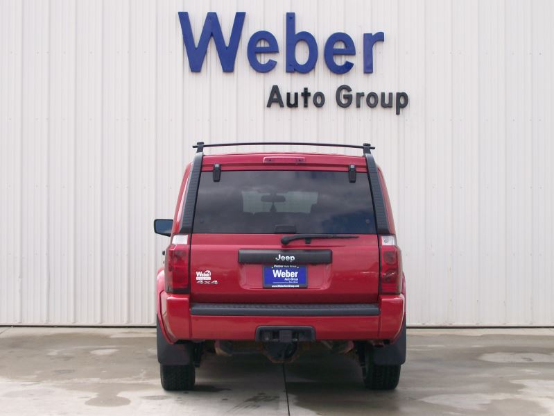 2006 Red Jeep Commander