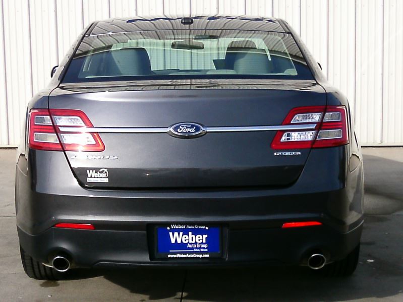 2015 Gray Ford Taurus