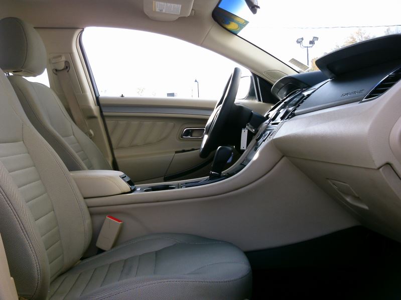 2015 Gray Ford Taurus